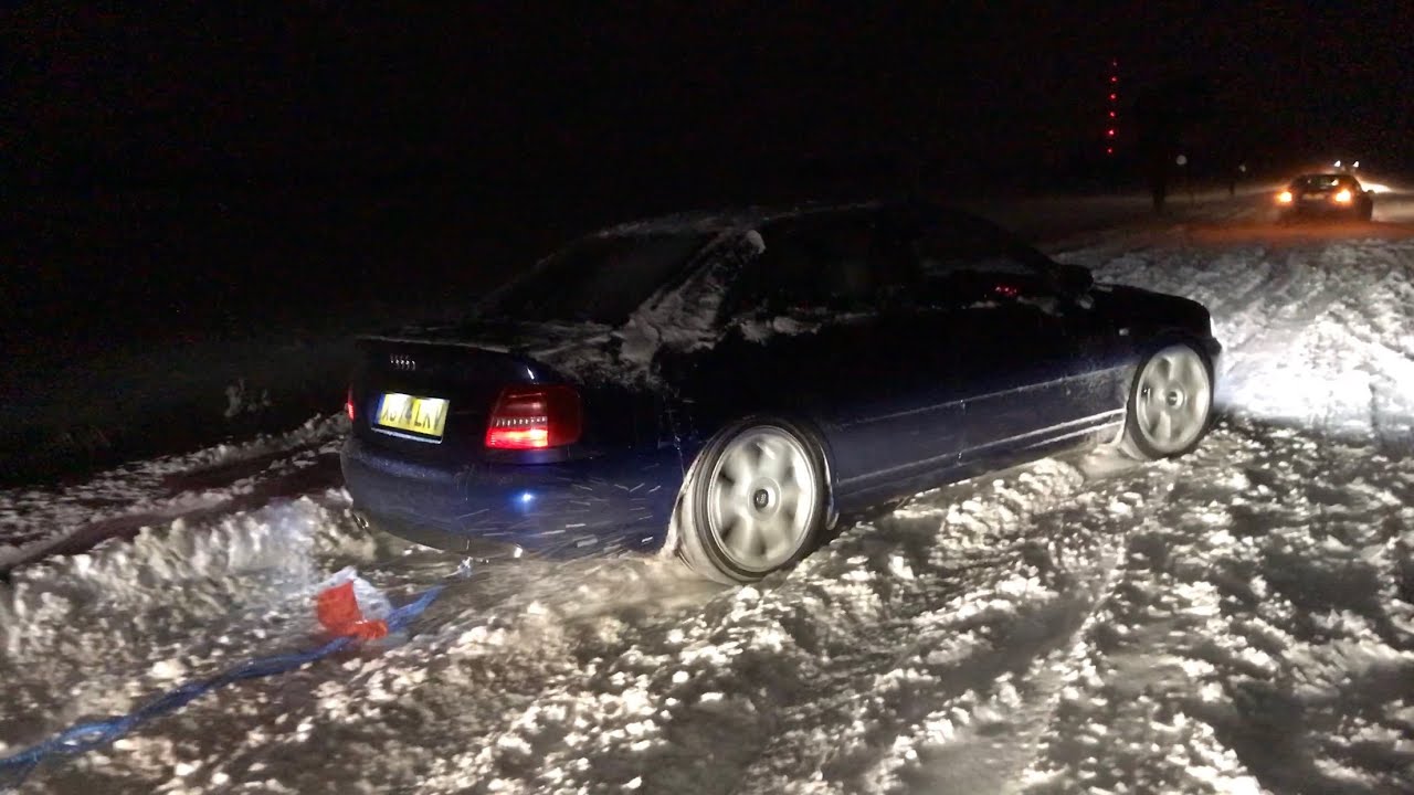 Audi S4 Pulls BMW M3 E92 Through Deep Snow - YouTube