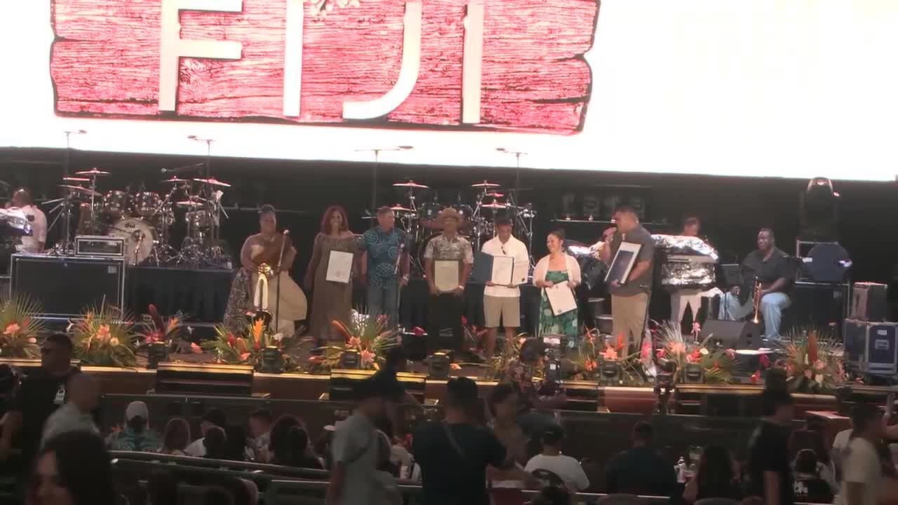 Thousands turn out for Fiji Tribute concert - YouTube