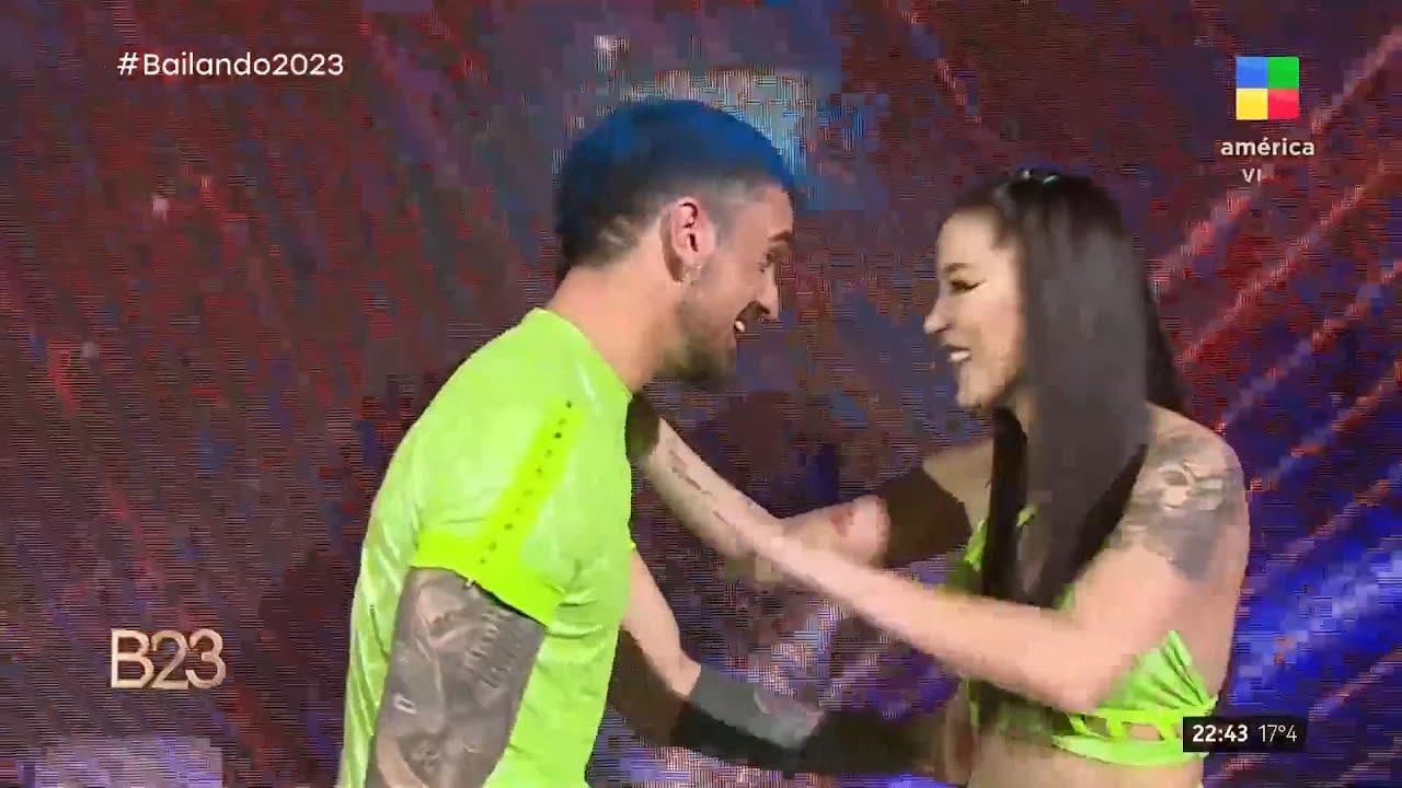 A puro cuarteto bailaron Juliana Díaz y Rodrigo Gutta - YouTube