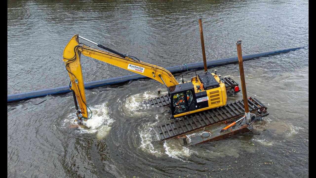 Amfibiegraver - amphibious excavator - YouTube