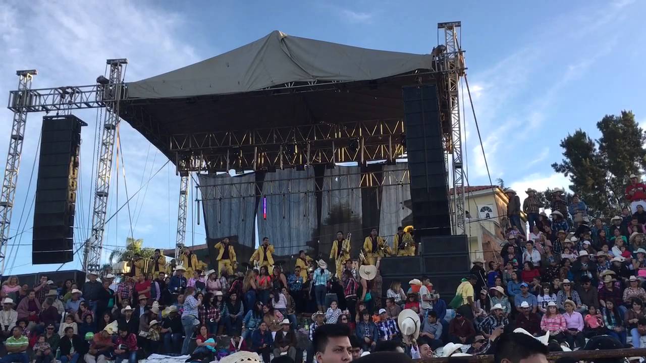 Banda Zirahuen - La Raza de Michoacán - YouTube