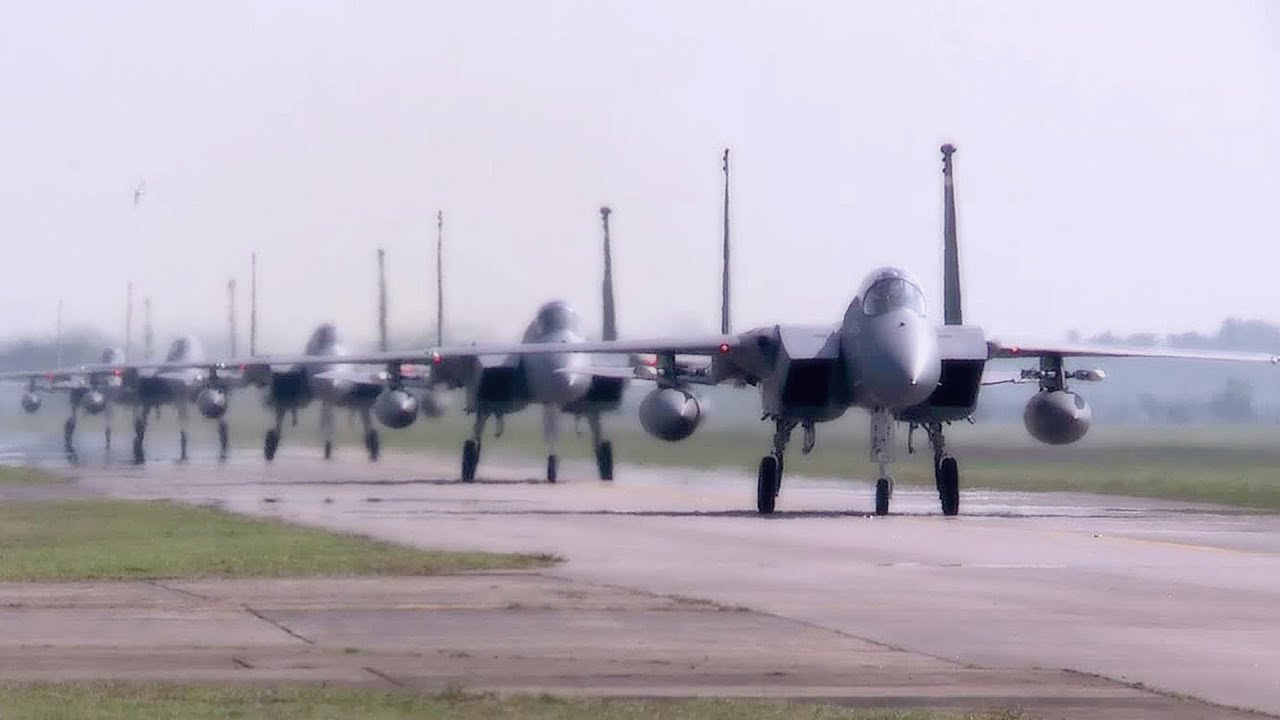 USAF F-15 Fighter Jets Landing & Taxiing (Malaysia, 2014) - YouTube
