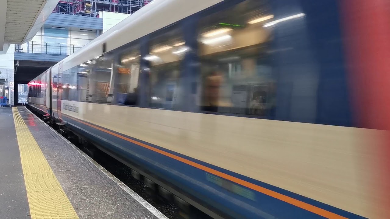 SWR Five Car Class 444 Passes Twickenham - YouTube