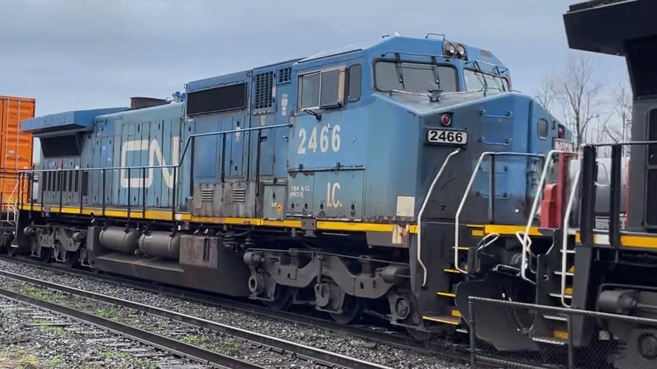 CN Blue Devil IC 2466 CN Train 120 Aldershot Go Station April 25 2022 ...