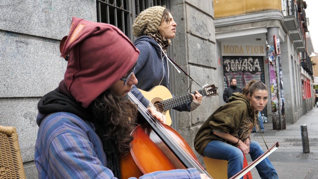 Faneka: "Babeh" - Busking Madrid - YouTube