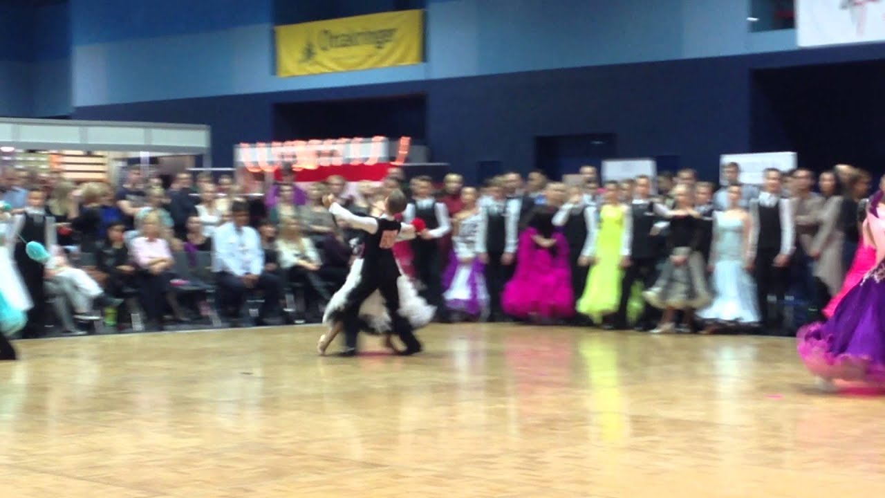 Andrei Toader si Sara Nicolici, Vals vienez runda 1 Viena - YouTube