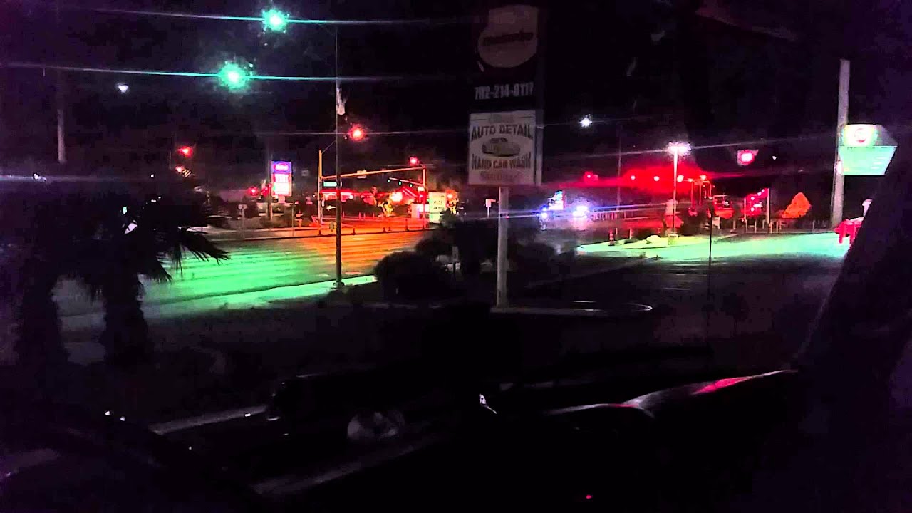 Las Vegas Metropolitan Police responding code 3 - YouTube