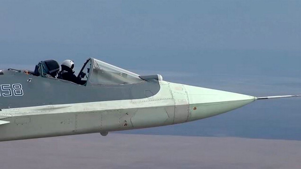 Incredible moment daredevil pilot flies Russia's new 1,300mph stealth ...