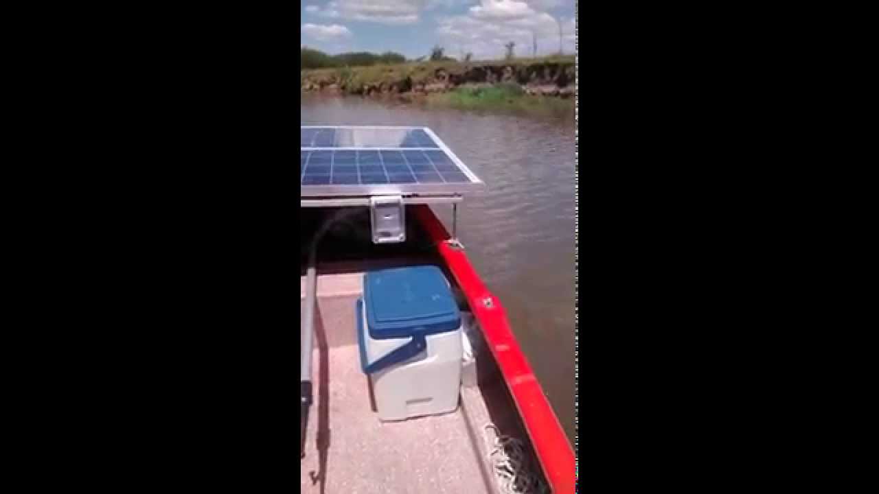 Prueba del bote a energía solar "Parana Solar" - YouTube
