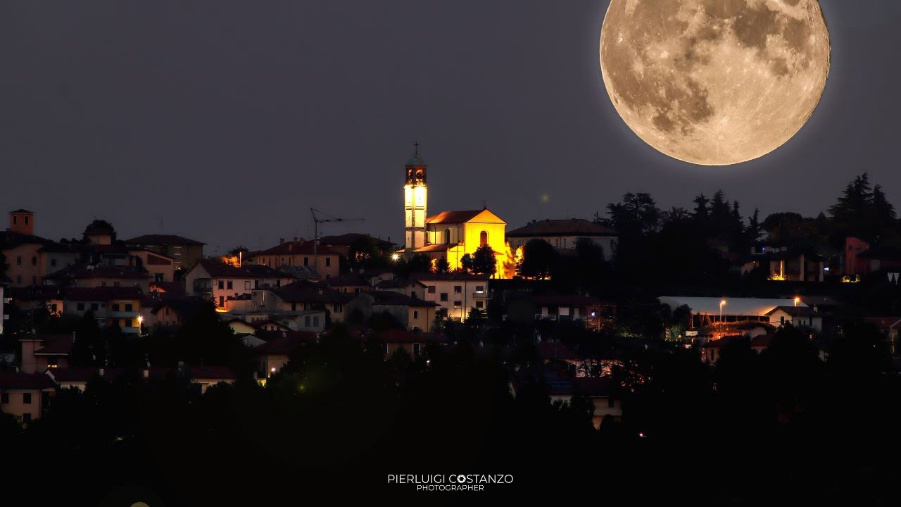 Full moon in timelapse... - YouTube