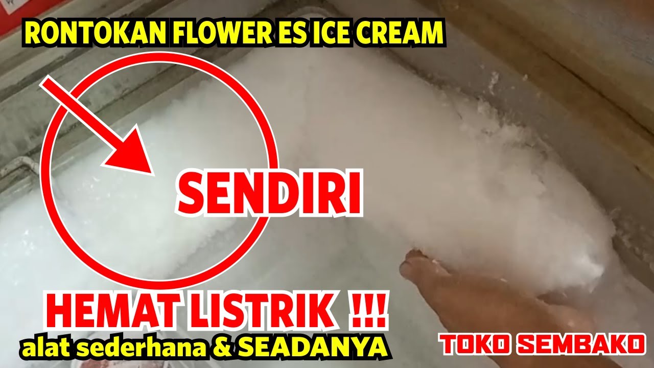 Membersihkan Bunga Es dengan alat seadanya di toko sembako freezer ...