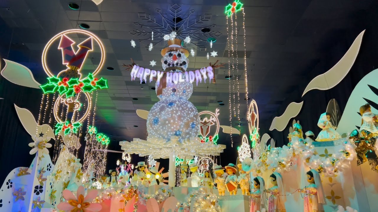 🌐🎄 it's a small world Holiday + Holiday Lighting - Final 2022 Ride POV ...
