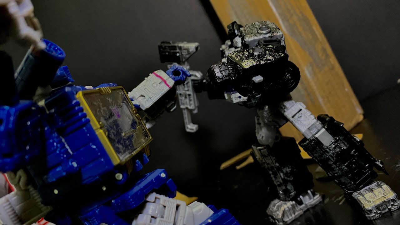 Ironhide VS Soundwave - Transformers Stop-Motion short - YouTube