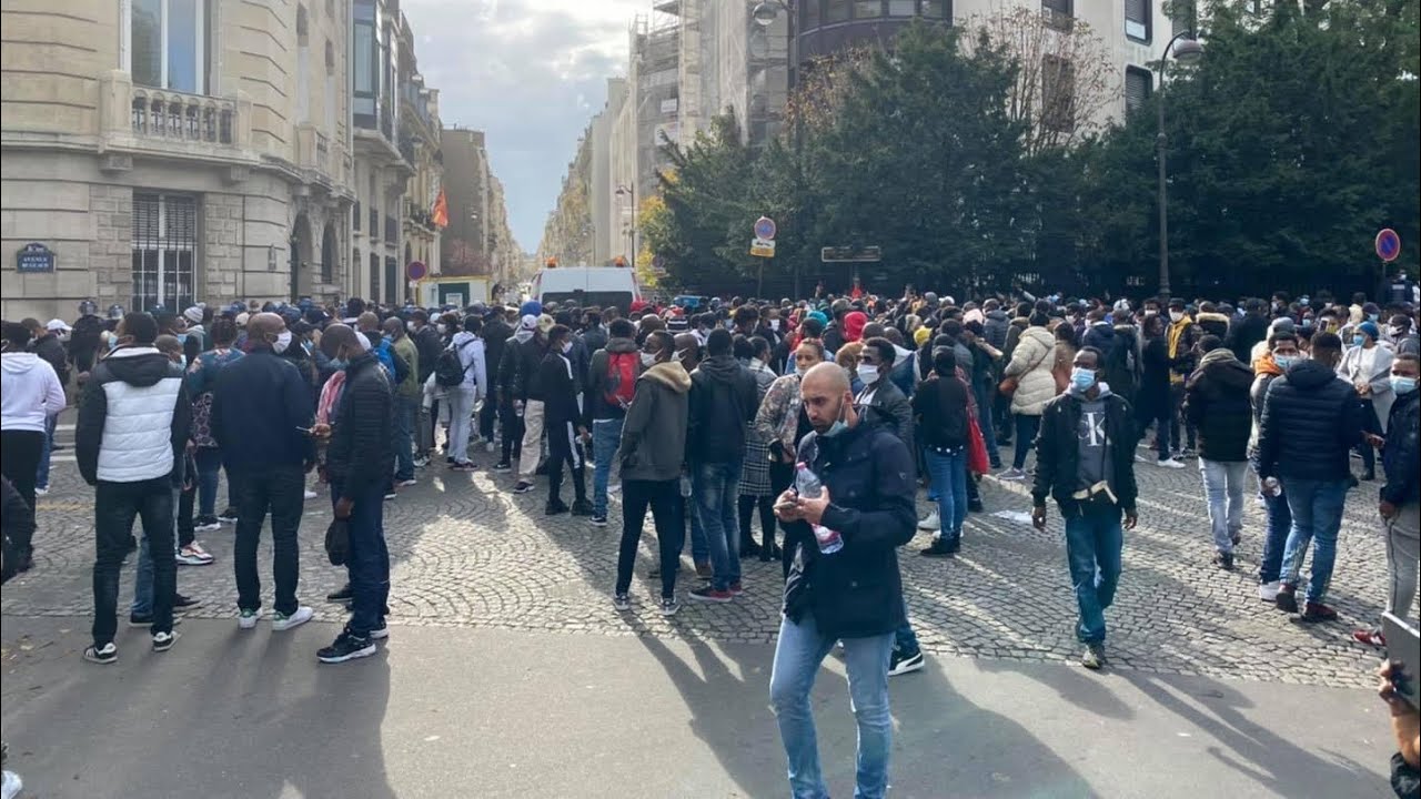 LA LDNA Manifestation à l’ AMBASSADE DE GUINÉE 🇬🇳 À PARIS contre Alpha ...