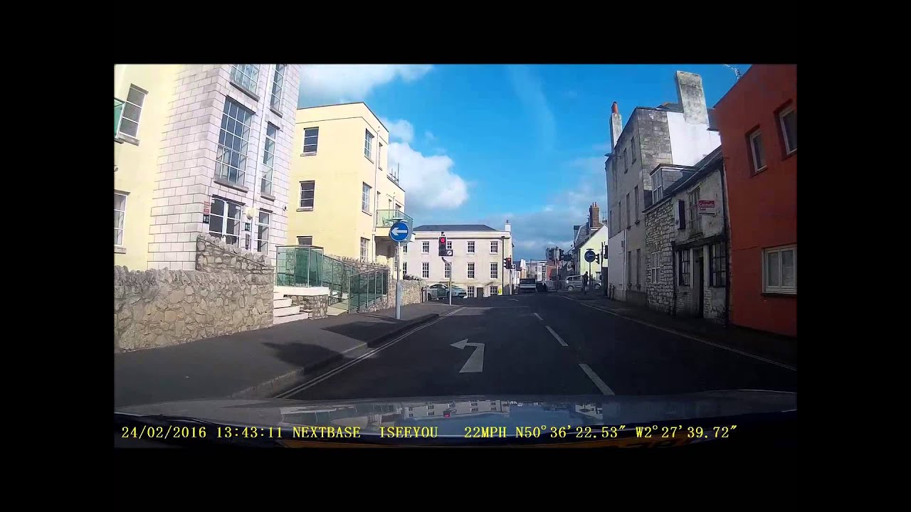 Weyline taxi driver jumping the red light on boot hill - YouTube
