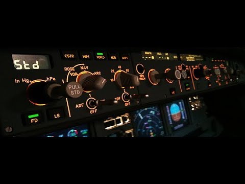 737-800 how to use the autopilot - YouTube