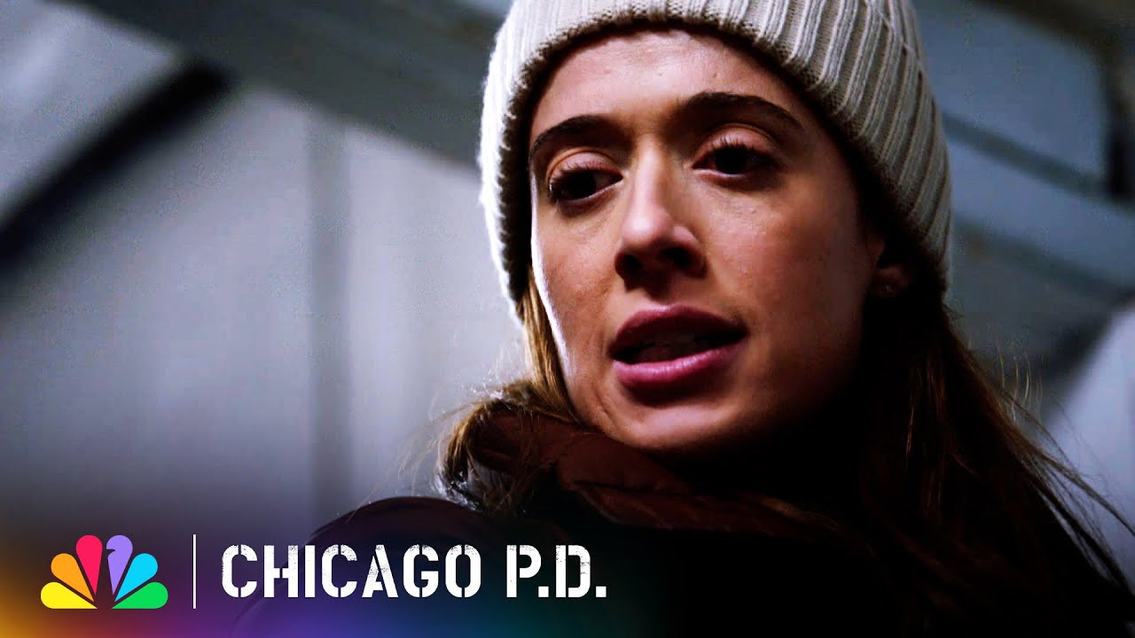 Burgess and Atwater Arrive at an Armed Robbery in Progress | Chicago P ...