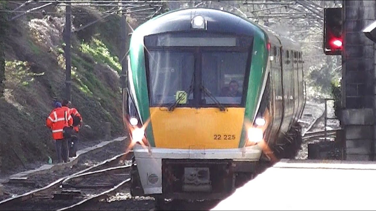 IE 22000 Class ICR Train number 22225 - Malahide Station, Dublin - YouTube