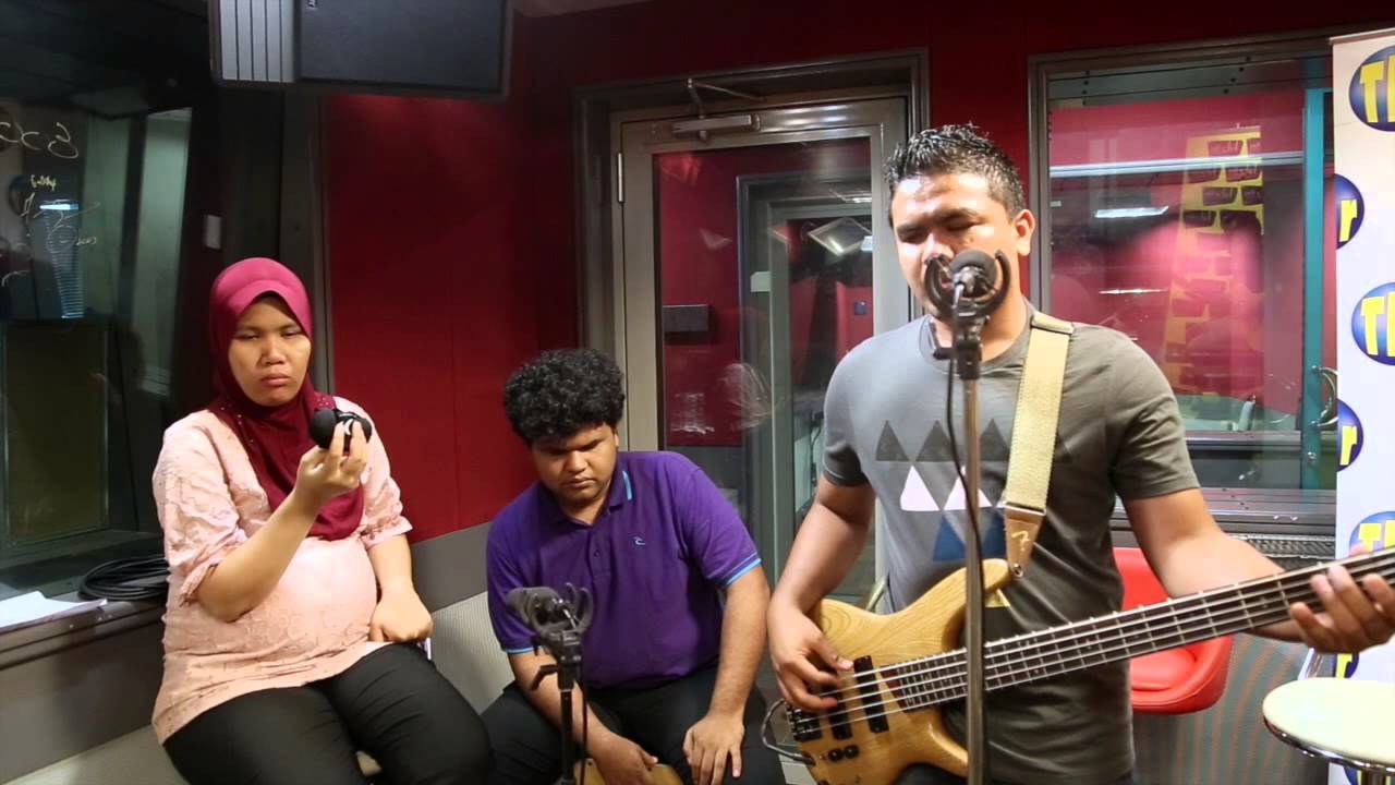 Caliph Buskers- Hanya Namamu Akustik Live - YouTube