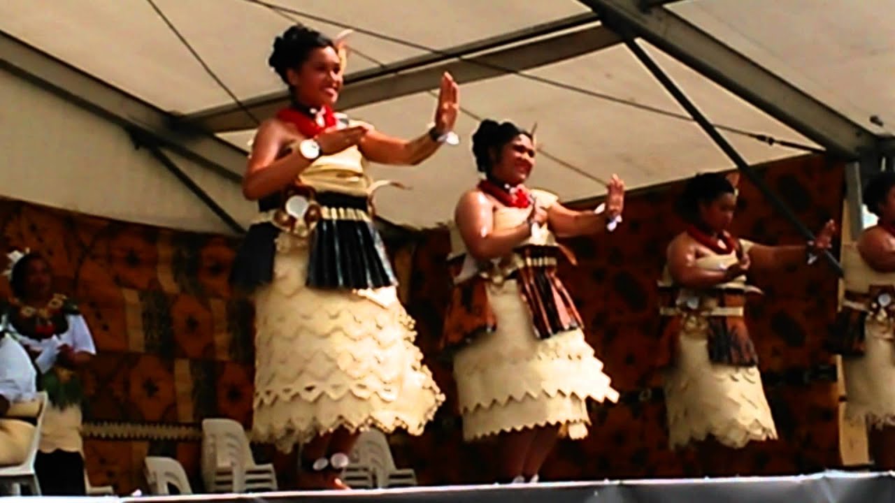 Tongan stage: Polyfest 2014 - YouTube