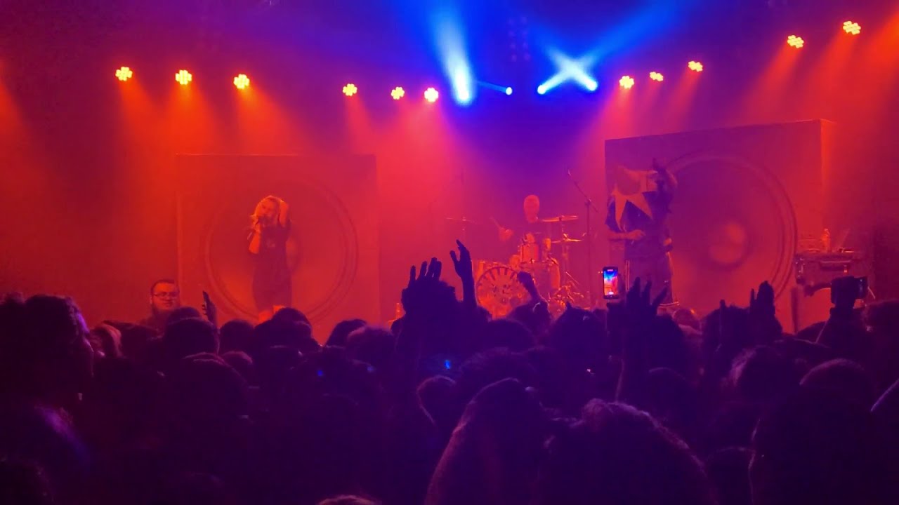 i got my tooth removed - 100 gecs [concert video] - YouTube