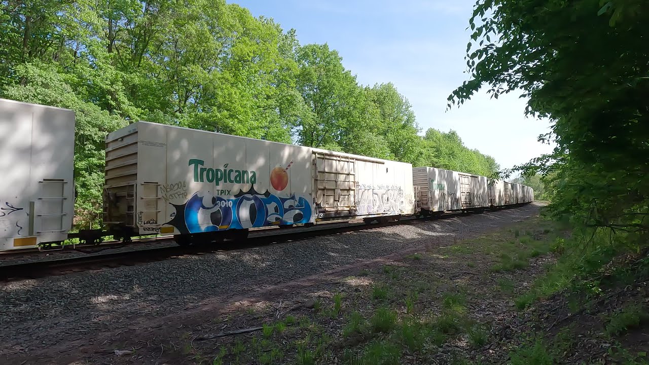 [4K] CSX I032 Tropicana Orange Juice Train through Edison, NJ - YouTube