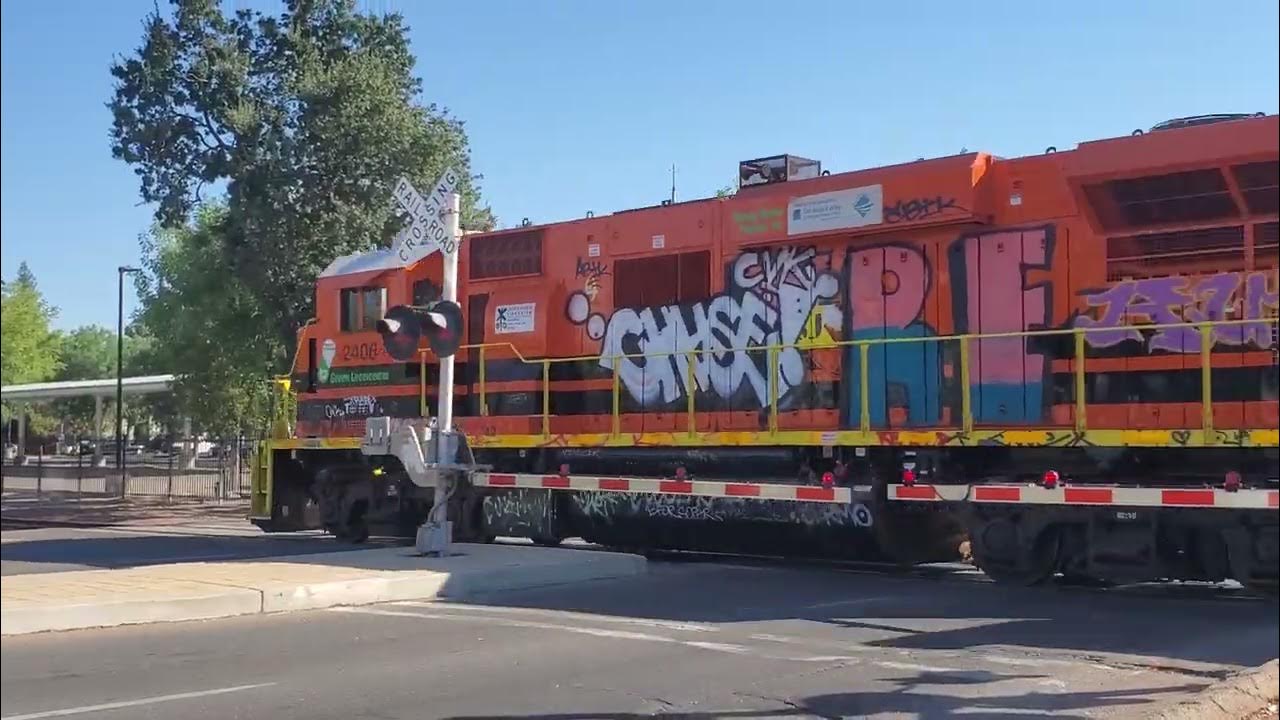 SJVR 2406 Clovis local passing Fresno Amtrak Station - YouTube