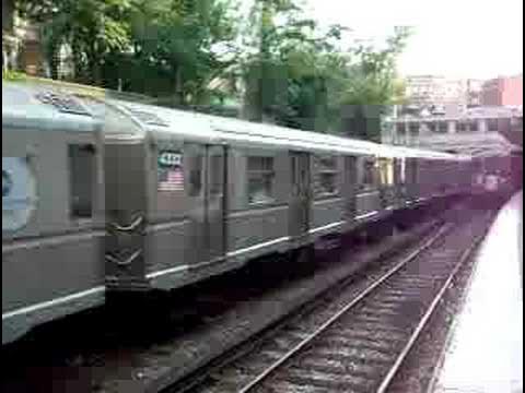 MTA NYC Subway R40 B Train - Parkside Av - YouTube