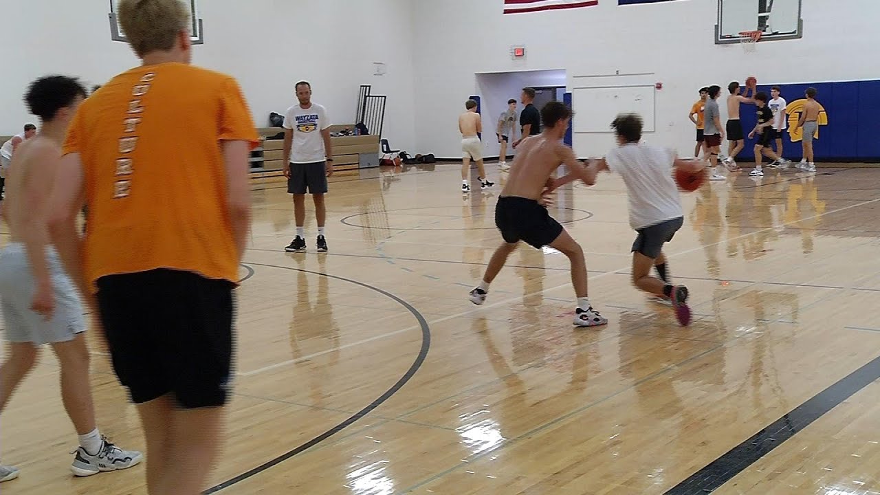 Wayzata Boys Basketball Keeping Skills Sharp in Summer - YouTube