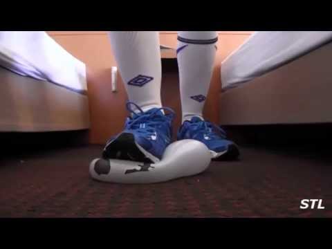 Balloon stomping crushed - YouTube