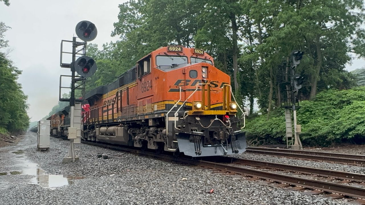 BNSF 6924 ES44C4 Leads CSX B120 with Ferromex 4021 SD70ACE Trailing in ...