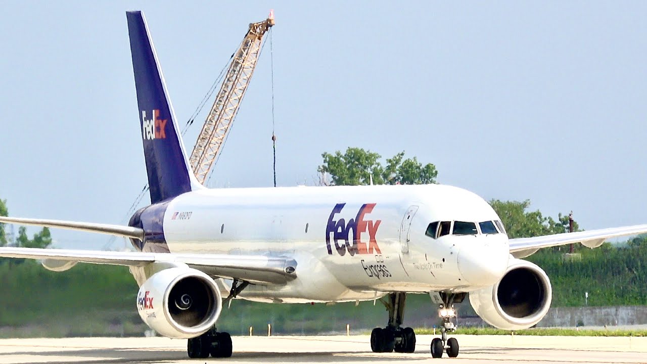 36 YEAR OLD FEDEX 757 EXTREME CLOSE UP TAXI ORD/KORD | CHICAGO OHARE ...