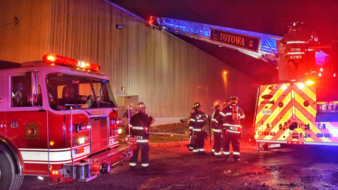 Totowa Fire Department Working Warehouse Fire Vreeland Ave 3-26-22 ...