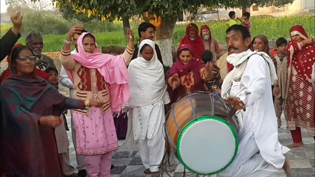Punjabi Sammi Dance on Dhol | Village Women Dancing | Punjabi Folk ...