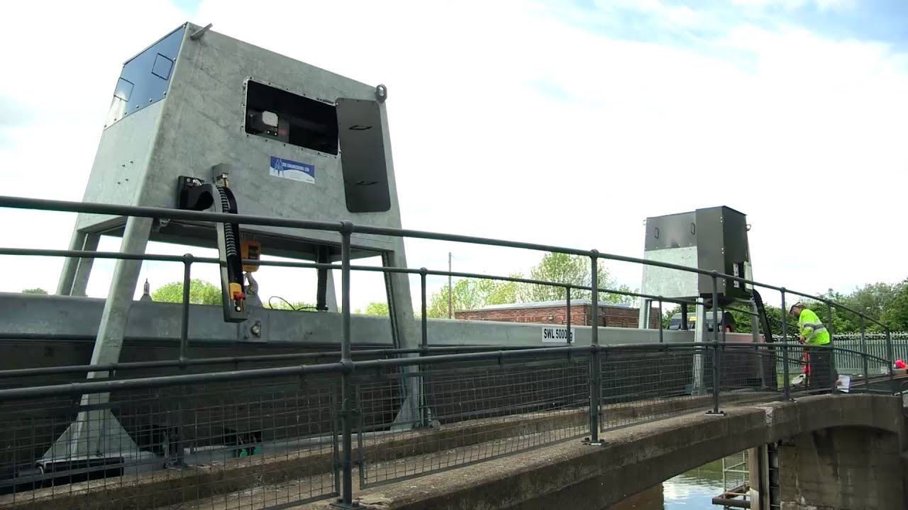 Improving maintenance operations at Colwick Sluice - YouTube