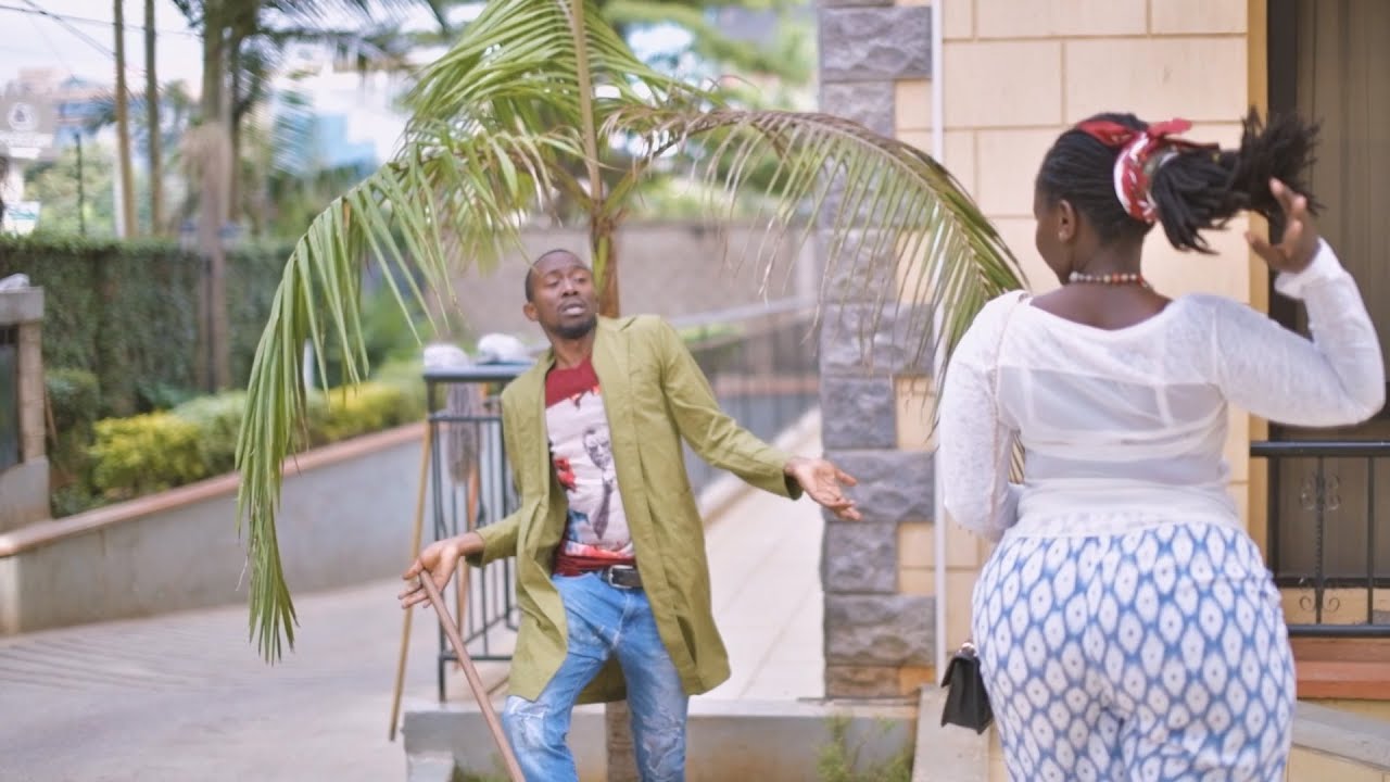 A kind hearted Janitor saves a rude and proud lady's day - YouTube