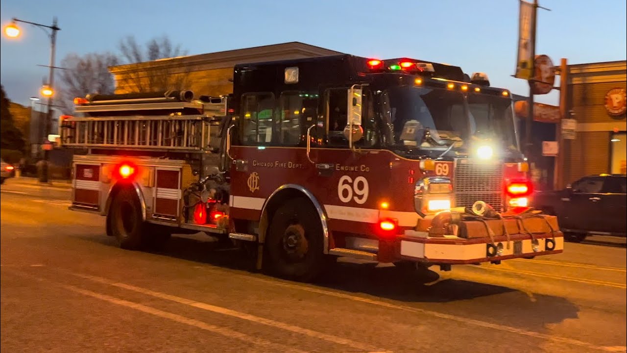 Chicago fire department Engine 69 responding - YouTube