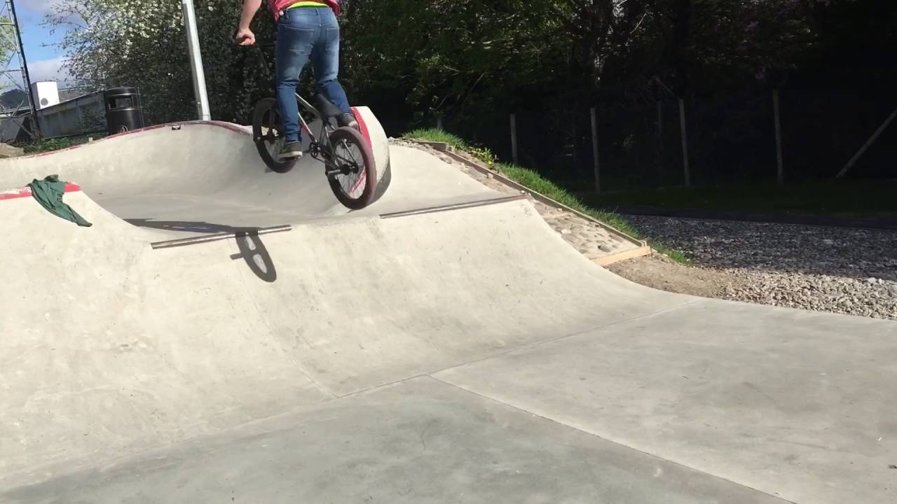 Few clips in Inverness skatepark - YouTube