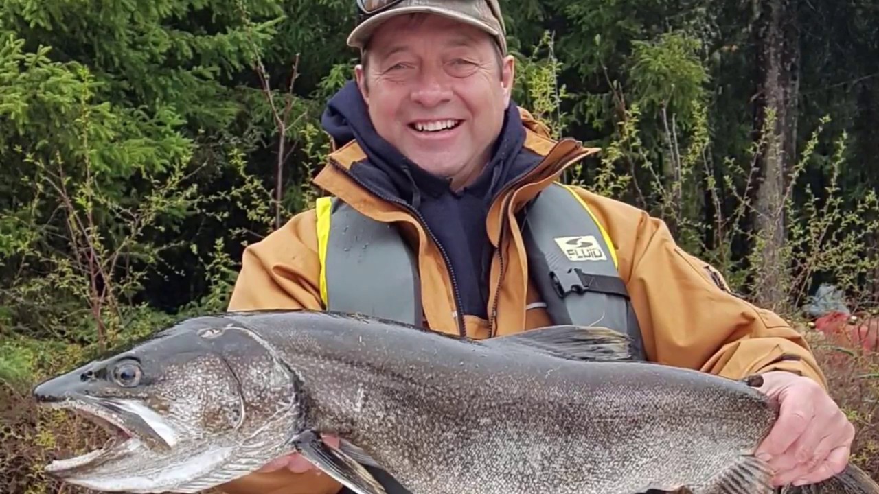 Huge lac trout - YouTube