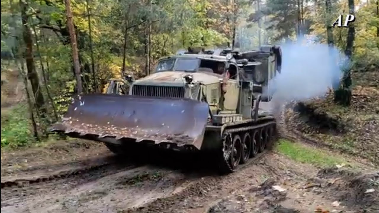 Pioniermaschine MDK-2M - YouTube