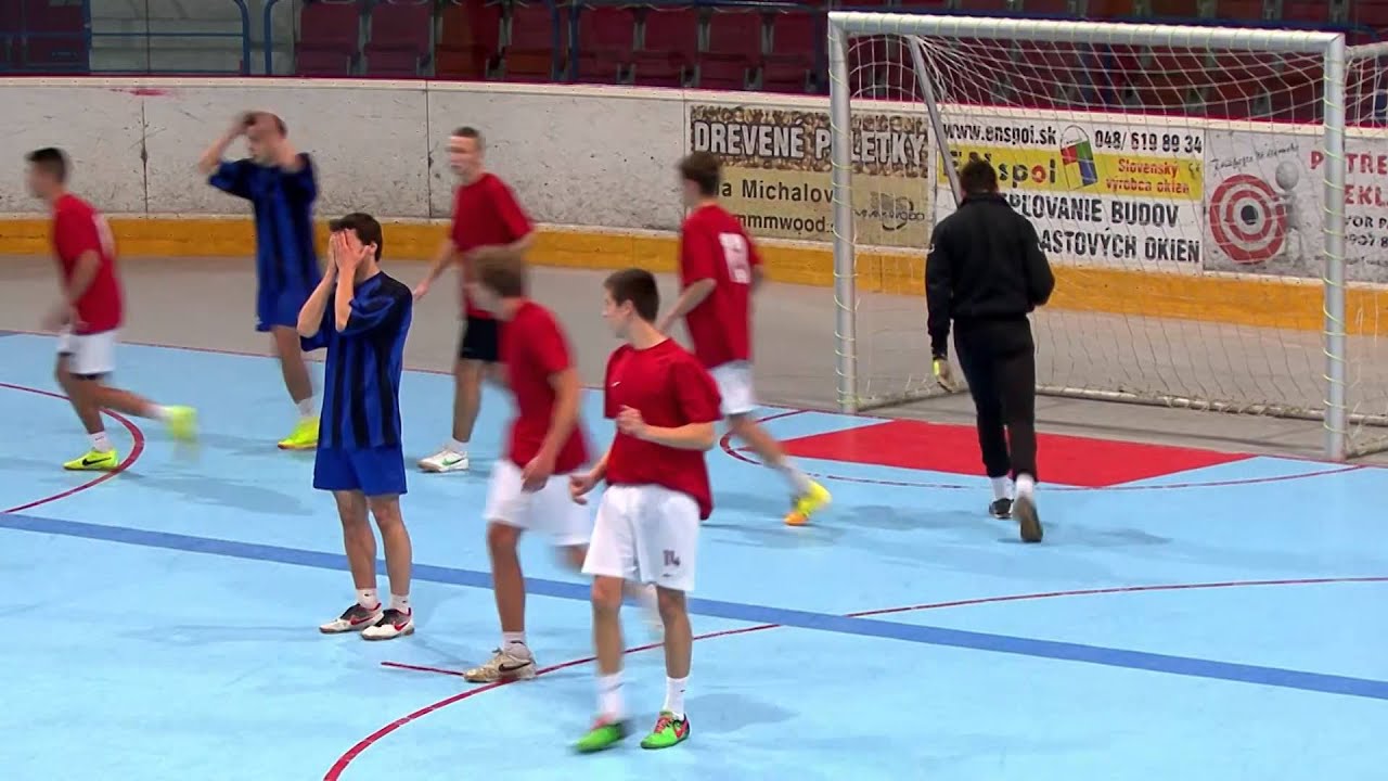 Vianočný futbalový turnaj Aréna Brezno - 20.12.2014 - YouTube