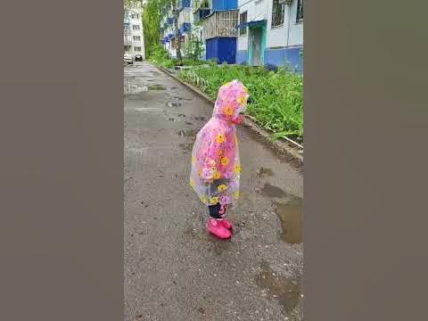 топ-топ, шлеп-шлеп/что еще для счастья надо🌦️👣#shorts #funny #baby #top ...