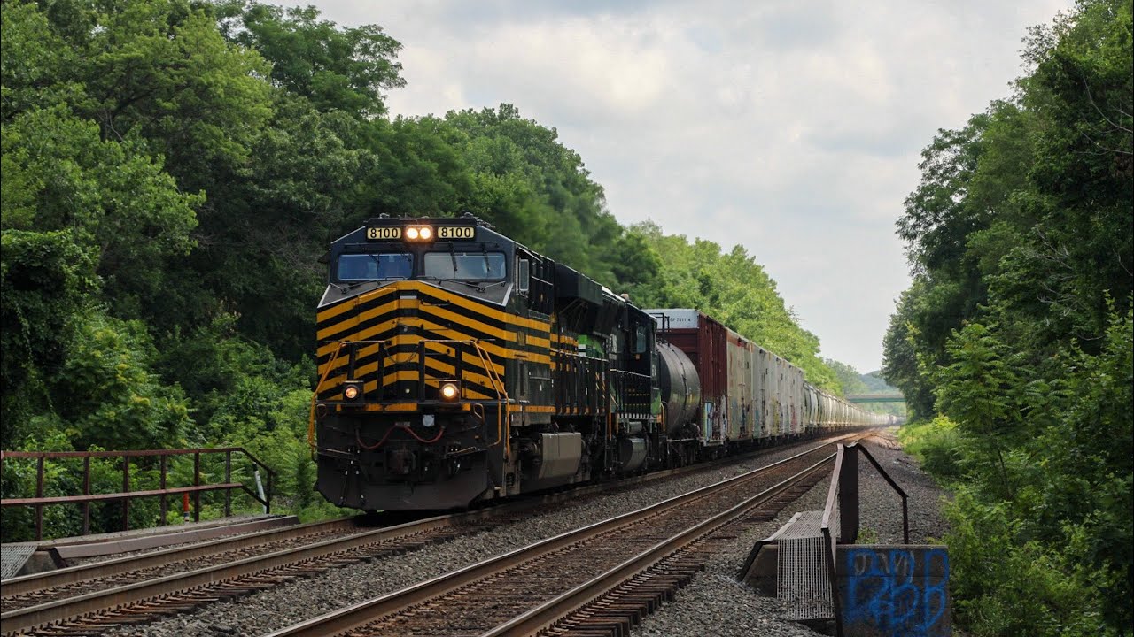 AWESOME DUO! NS 8100 (NKP) and NS 6704 (GP33ECO) on NS 17N in Chesterton! 7/11/24 - YouTube