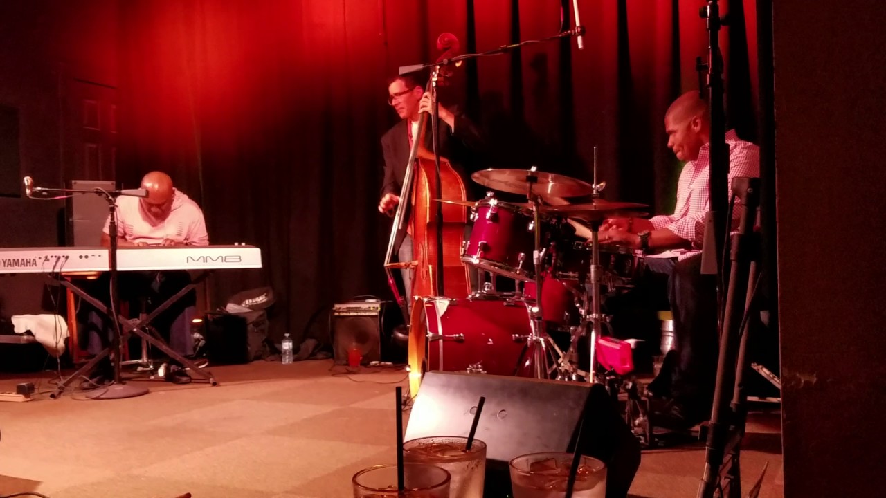 Bobby Floyd Trio at Natalie's #1 - YouTube