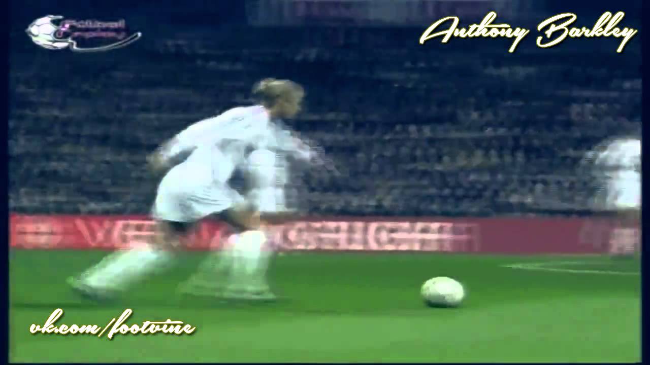 David Beckham great pass to Raul! 720 - YouTube