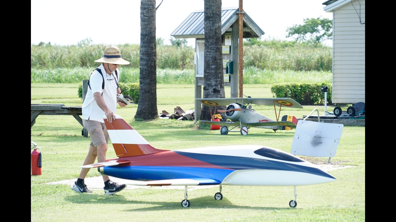 Tomahawk FUTURA RC JET turbine - YouTube