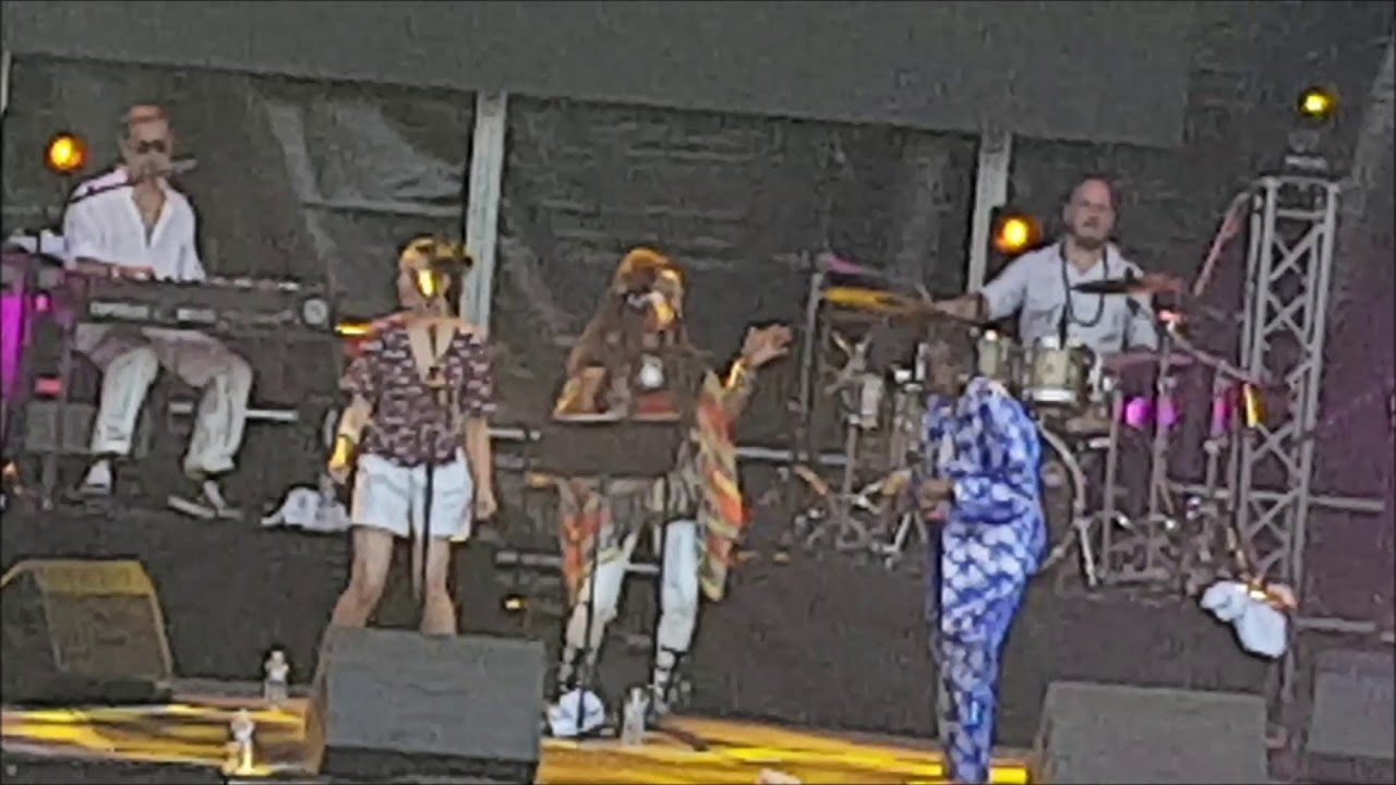 Calypso Rose - Abatina (LIVE - Au foin de la Rue 2019) - YouTube