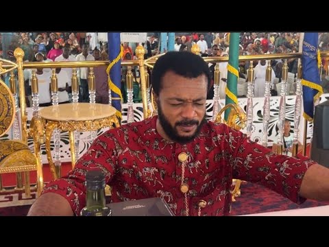 CHECK OUT THE ATTIRE OF THE PROPHET ON HIS ARRIVAL 😁🙏 - YouTube