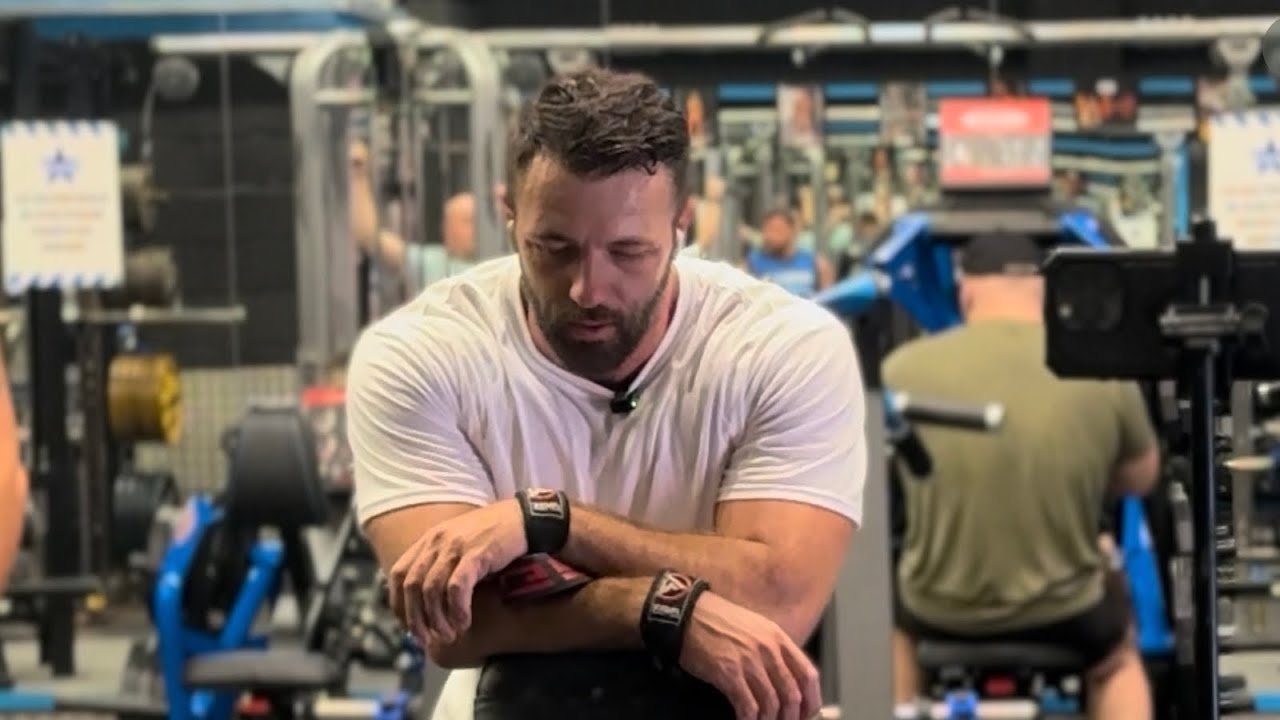 DadBod shoulder workout 💪🏻 - YouTube
