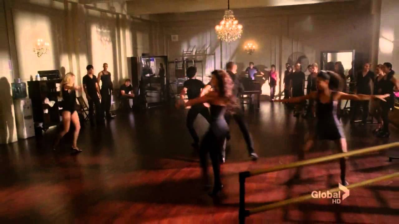 Glee Cast - Americano / Dance Again (4x1) - YouTube